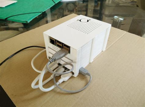 Boîtier Imprimé En 3d Pour Un Raspberry Pi Et Deux Disques Durs