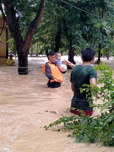 ပေါက်မြို့တွင် မိုးသည်းထန်စွာရွာသွန်းပြီး ချောင်းရေ များမြင့်တက်ခဲ့