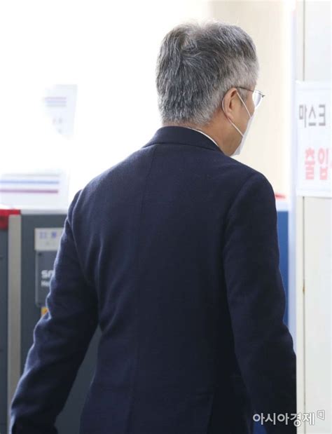 포토 선거법 위반 첫 정식 재판 향하는 최강욱 대표 아시아경제