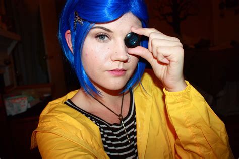 Shes A Peach Shes A Doll Shes A Pal Of Mine Rhalloweencostumes
