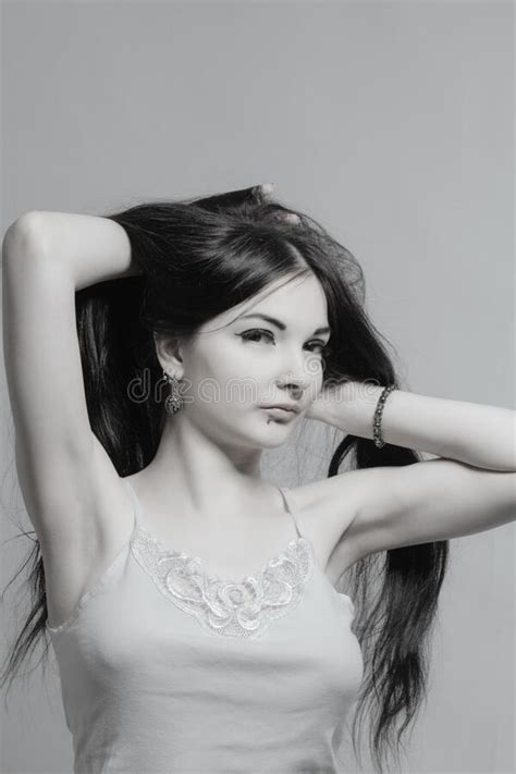 Pretty Asian Girl 库存图片 图片 包括有 夫人 查找 摄影 理想 魅力 适应 235135189