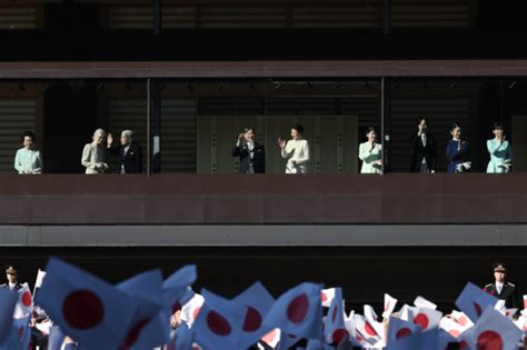《2025新年一般参賀》杖ナシ参列の上皇后・美智子さま、“お手振りなし”は「国民への思慮」例年にはない変化（4ページ目） 週刊女性prime
