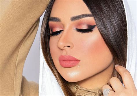 خبيرة التجميل أمل الأنصاري تبدع في إطلالات مكياج عصرية Yasmina