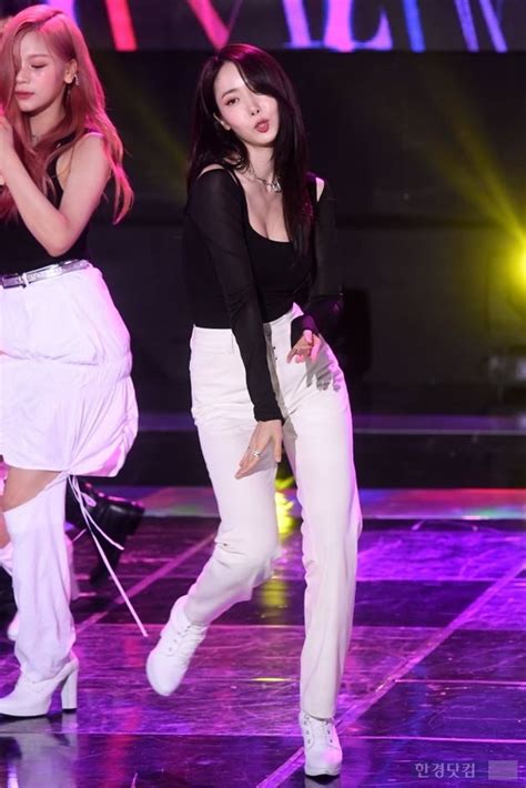 [포토] 비비지 신비 격렬한 댄스 네이트 연예