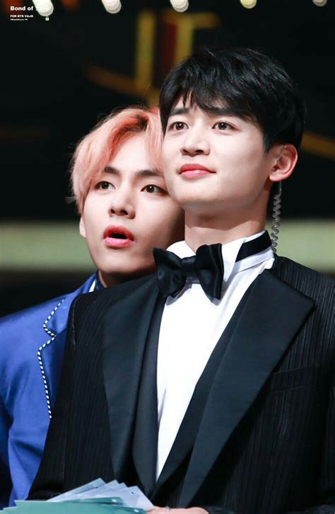 Pin Di Park Jimin Su Taev Celebrità Bts Serie Tv