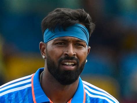 Ravi Shastri Said Hardik Pandyas Body Cant Cope With Tests Kapil