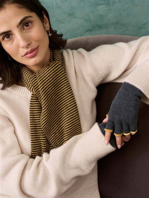 Brora Fingerless Cashmere Gloves Midnightochre