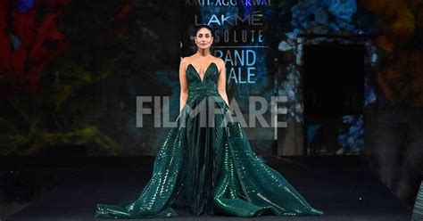 Kareena Kapoor Khan Slays In Emerald Green At The Lakme Fashion Week