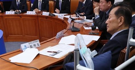 발언 듣는 이재명 대표와 박광온 원내대표