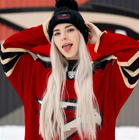 Eva Elfie Wiki, Bio, Net Worth, Boyfriend, Height, Age & More