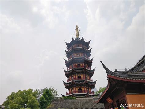 一人鸡鸣寺烧香拜佛