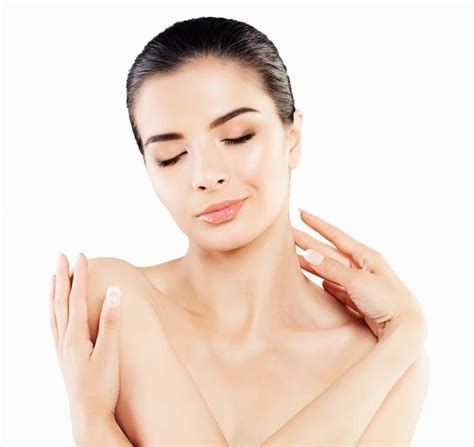 دختر اسپا زن مدل زیبا با پوست سالم صورت زیبا و مانیکور فرانسوی مفهوم زیبایی و زیبایی اسپا 1507419