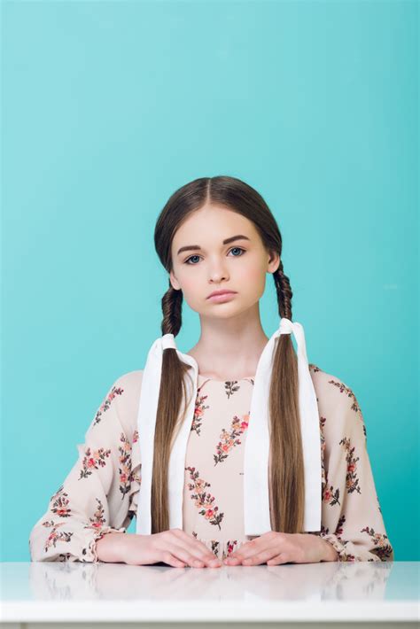Foto E Imagen De Stock Sin Royalties De Hermosa Chica Adolescente Con