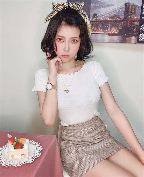 【ev女孩】大眼萌妹「糖糖chubby」俏麗短髮五官超精緻，水蛇腰間讓全視角都狂辣性感！ Ev撲克官網