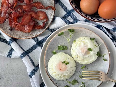 How To Poach Eggs In Silicone Cups In The Microwave