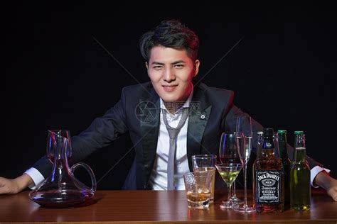 酒吧喝酒照片高清酒吧喝酒图片喝醉酒 伤感说说吧