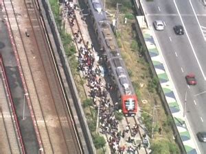 G1 Falhas em trens causam lentidão nas linhas 7 Rubi e 11 Coral da
