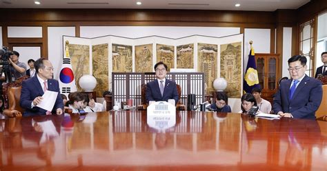 여·야 원내대표와 회동하는 우원식 국회의장