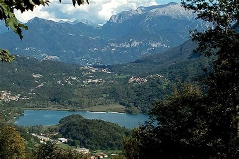 corrido due rustici con terreno vista lago imm il pontile