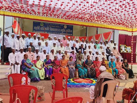 वाल्हे येथे महर्षी वाल्मिकी विद्यालयात माजी विद्यार्थ्यांनी दिला जुन्या