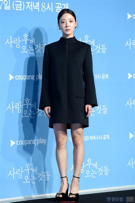 포토 이세영 블랙 원피스 입고 우아하게~