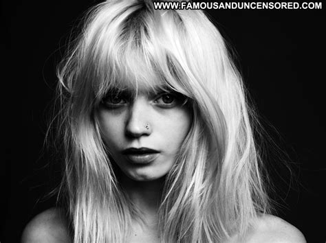 Hedi Slimane Abbey Lee Kershaw Posing Hot Celebrity
