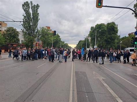 Протестиращи затвориха столичния бул Сливница Това е писта за
