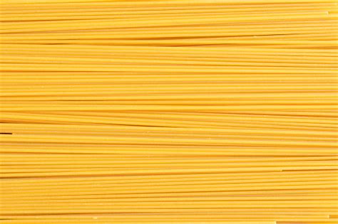 생 드라이 스파게티 이탈리안 파스타 스파게티 라인 텍스처 옐로우 롱 스파게티 배경 개념 식품 배경 개체 그룹에 대한 스톡 사진 및 기타 이미지 Istock