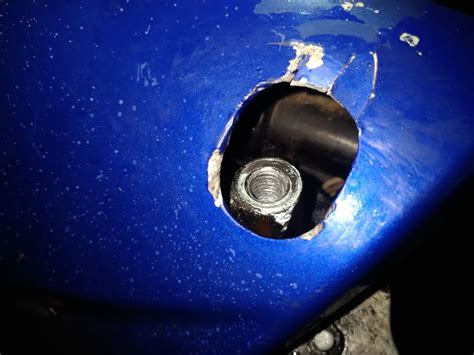 不可二輪工坊 430 Kymco G4 125，左邊後照鏡孔崩牙，使用螺紋護套後沿用原後視鏡