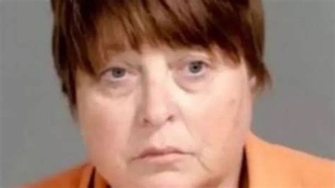 Bertugas Di Penjara Ibu Guru Malah Buka Jasa Phone Sex Untuk Para Napi