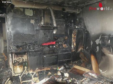 Stmk Ausgedehnter Zimmerbrand In Graz Eggenberg Eine Tote Fireworld At