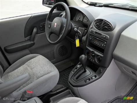 Gray Interior 2003 Saturn Vue V6 Photo 50077135