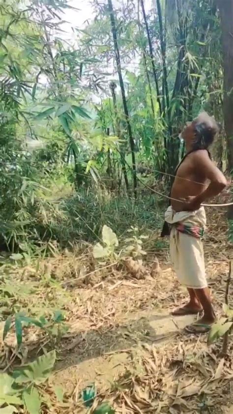 এখন কার যুগেও ধুনু দিয়ে পাখি শিকার করে আমি বিশ্বাস করতে পারছিনা।