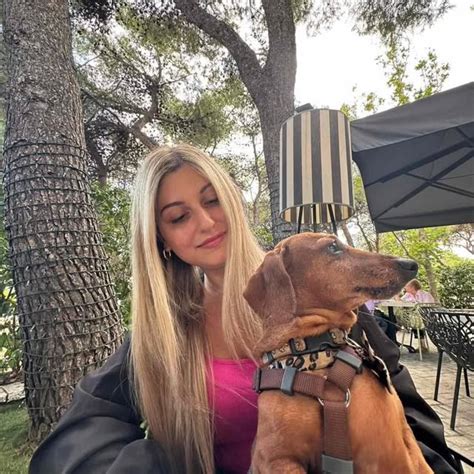 Eirini Kampakidou On Threads