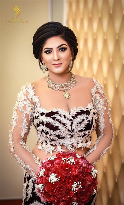 Sri Lankan Brides Homecoming Bridal Dress Design Saree Hairstyles