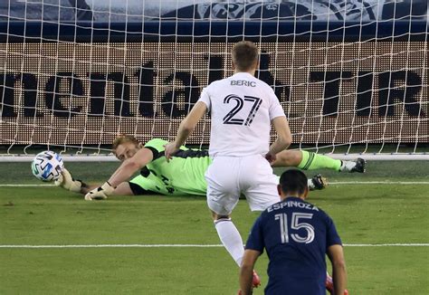 Robert Berić Set To Return To Saint Étienne Get French Football News