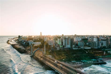Hulhumale 건물 경치 좋은 전망 관광지 교통 구름없는 하늘 남성 다리 다리 구조 도시 개발 도시 경관