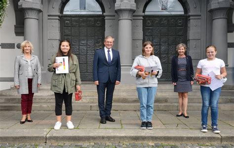 Leandra Schmidt Gewinnt 1 Vorlesewettbewerb Des Deutsch Englischen