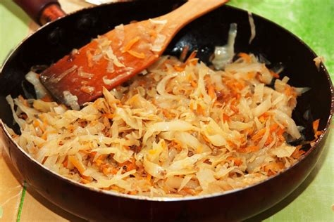 Как тушить капусту на сковороде постный рецепт без мяса