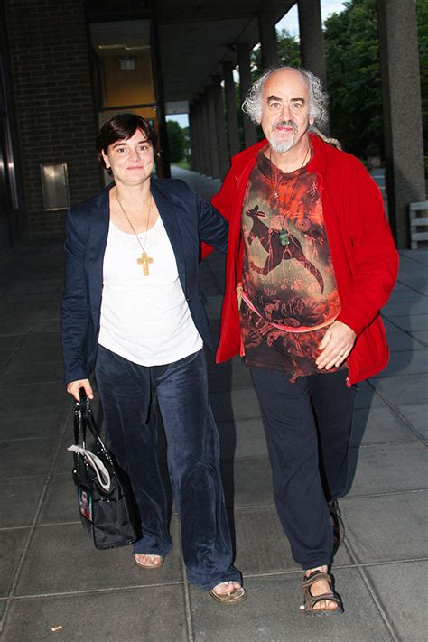 Sinead Oconnors Husband Everything To Know About Her 4 Marriages Hollywood Life