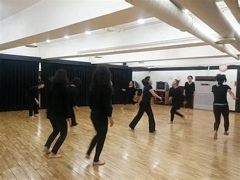 5월 15일 씨앗모임 Sketch ☞홍혜련 강사님과 함께하는 광대워크샵 그 첫번째 시간 몸과 마음을 푸는 Warming Up 과 즉흥놀이를 시작으로 Magic과도 같은