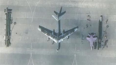 怕空襲？衛星照曝俄軍「汽車輪胎」放滿戰機 2可能作用曝