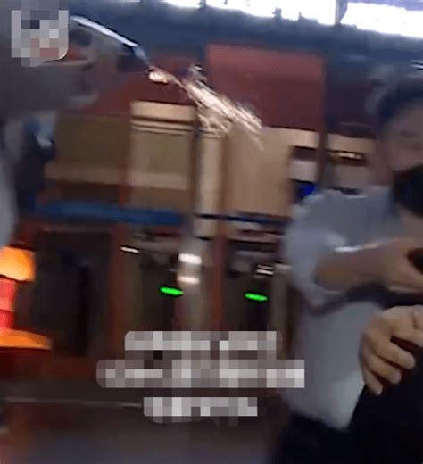 五毒刘亚仁取下手铐后遭路人泼水法院解释驳回逮捕令原因 证据 警方 媒体