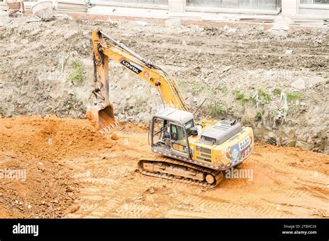 Autonomous Excavator Hi Res Stock Photography And Images Alamy