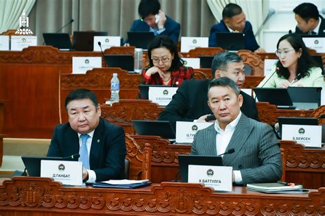 Улс төрийн намын тухай хуулийн төслийг анхны хэлэлцүүлэгт шилжүүлэв