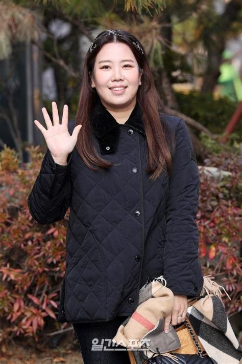 [포토] 박민혜 반가운 손인사 네이트 연예