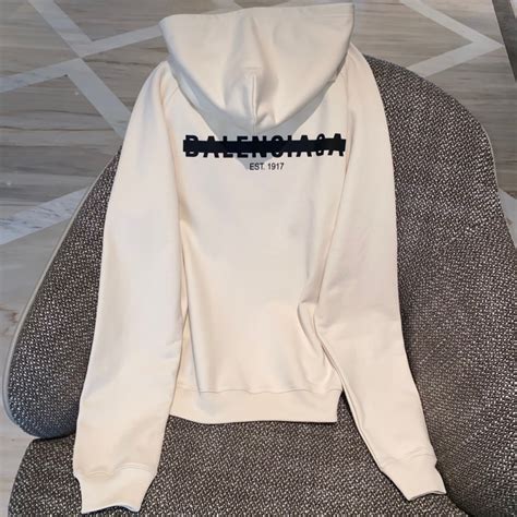 Balenciaga巴黎世家 2022aw秋季新款現貨 B家的衛衣足夠養眼 不費力的時髦兒穿搭 開啟一鍵藏肉功能 都市生活的鬆弛感是衛衣給的