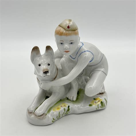 Статуэтка Юный пограничник с собакой скульптор Г С Столбова фарфор