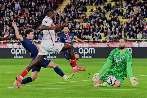 무모한 플레이→아찔한 안면 부상 Psg 돈나룸마 충격 상대 스터드에 치명적인 상처 검진 예정