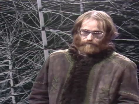 רוח סתיו מילים לחן וביצוע גרי אקשטיין רוח סתיו אל החלון הביאה חלזונות By ‎בא לי אטארי‎